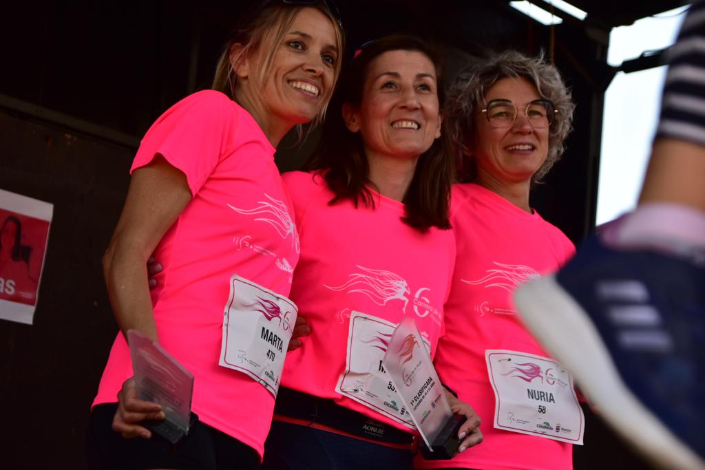 Alrededor de 750 personas tiñen de rosa la ciudad de Monzón en la ...