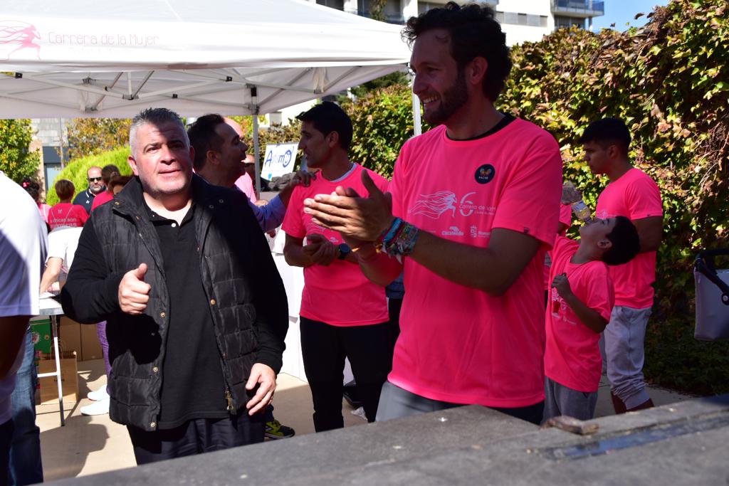 Alrededor de 750 personas tiñen de rosa la ciudad de Monzón en la ...