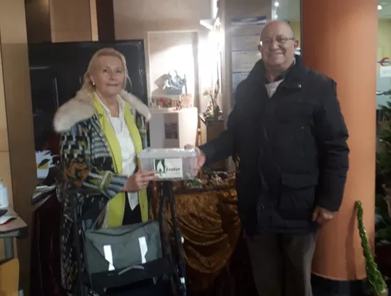 Amigos de la Navidad entrega a Frater los donativos del Maratón Solidario