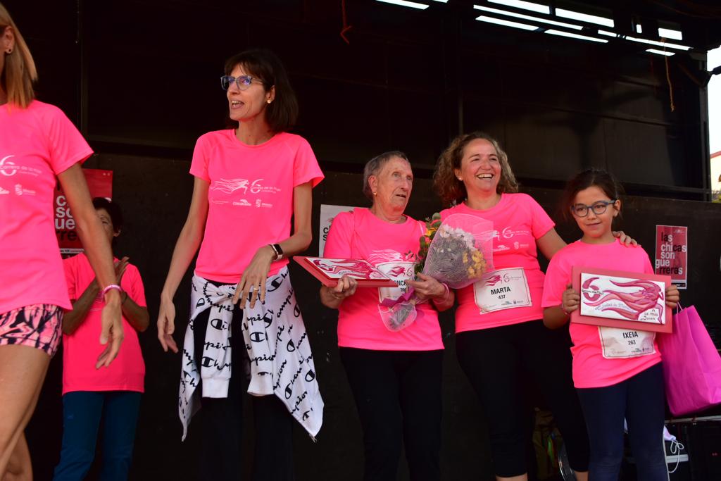 Alrededor de 750 personas tiñen de rosa la ciudad de Monzón en la ...