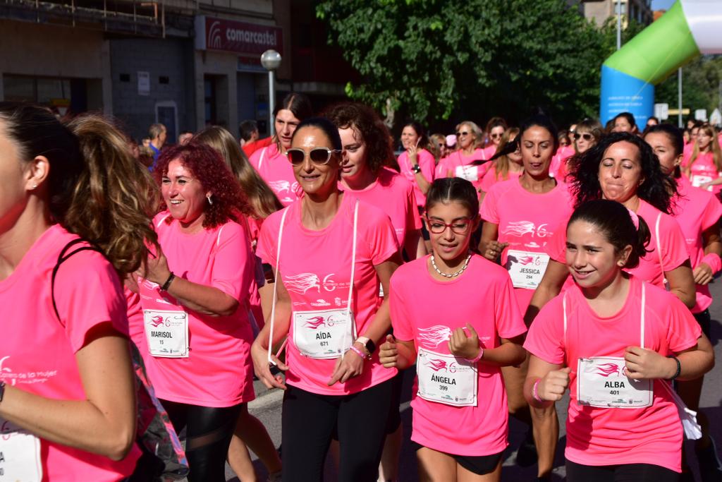 Alrededor de 750 personas tiñen de rosa la ciudad de Monzón en la ...
