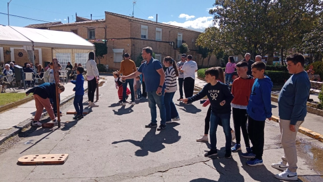 Animada jornada de juegos tradicionales en El Temple