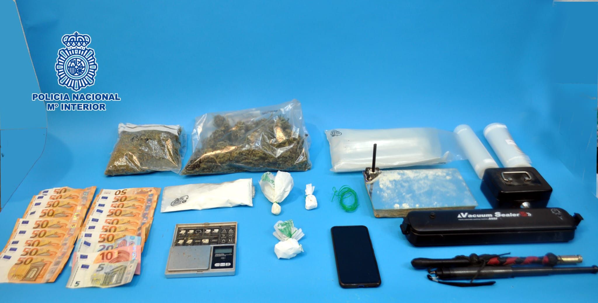 La Policía Nacional desmantela un punto de venta de drogas en un piso de Huesca y detiene a una ...