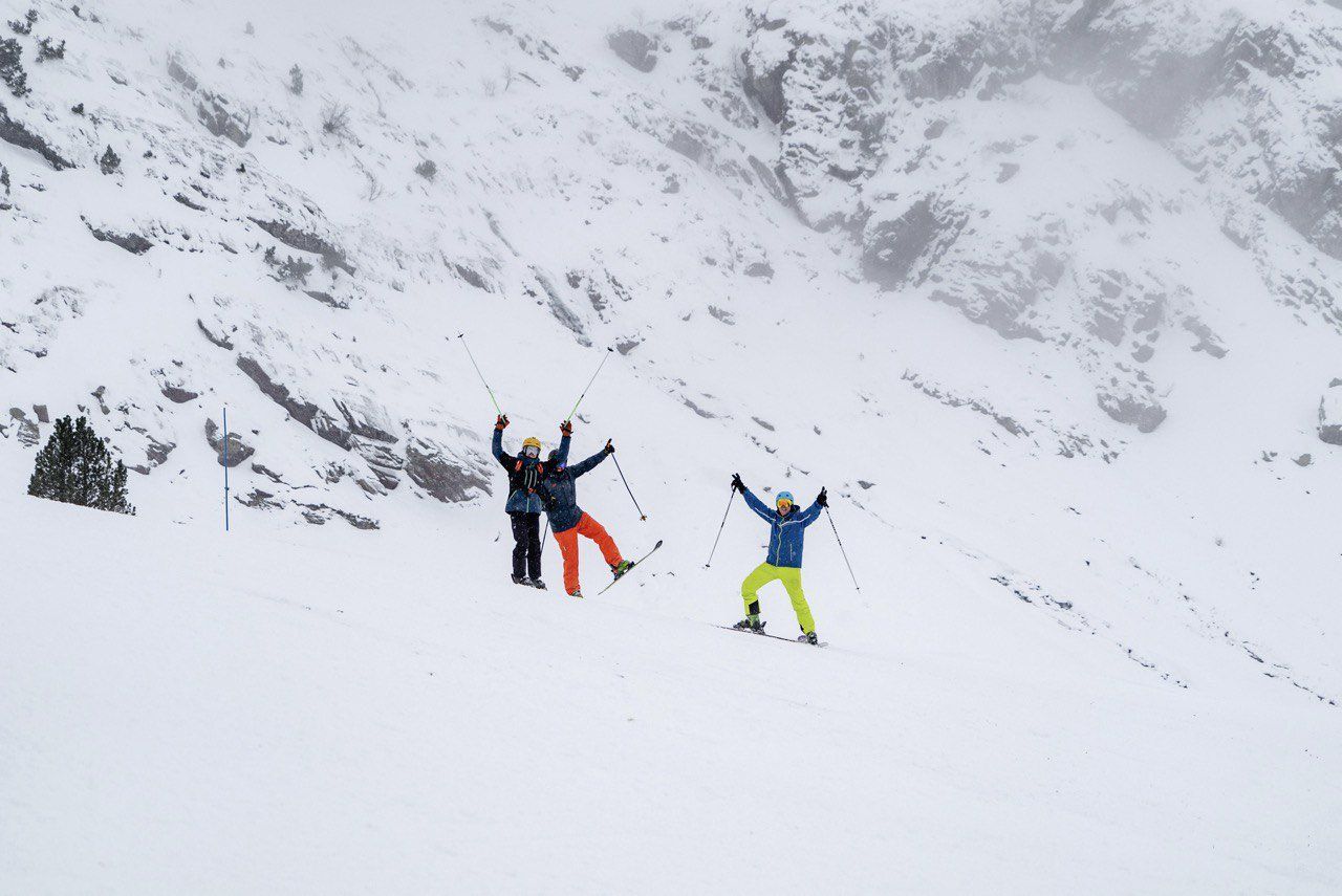 La nieve acompaña el arranque de la temporada de esquí en el Pirineo ...