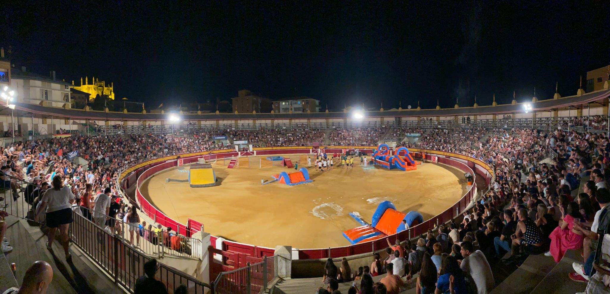 Más de dos mil personas en un divertidísimo Grand Prix de las Peñas en ...