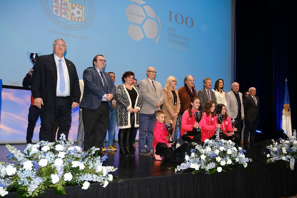 La RFAF cierra su centenario premiando a los clubes altoaragoneses con ...