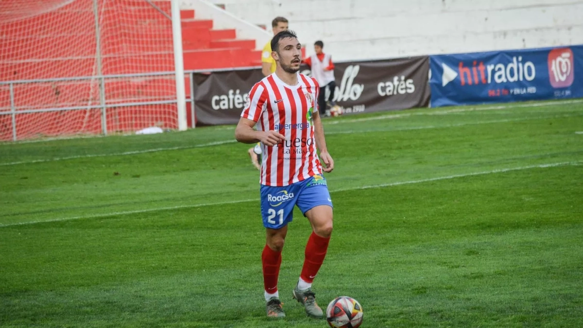 El Barbastro anuncia a su primer fichaje