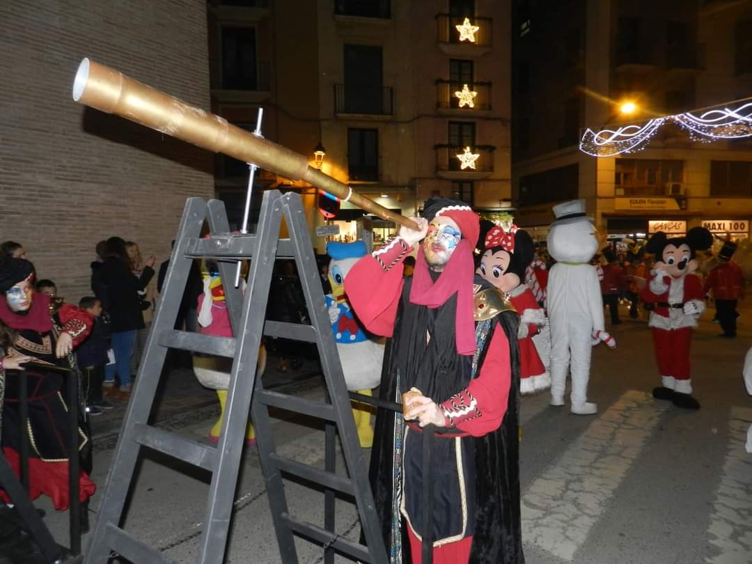 Cabalgata de Reyes en Barbastro, luz y alegría de una multitud entusiasmada
