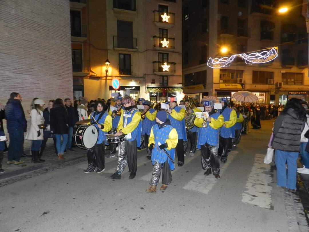 Cabalgata de Reyes en Barbastro, luz y alegría de una multitud entusiasmada