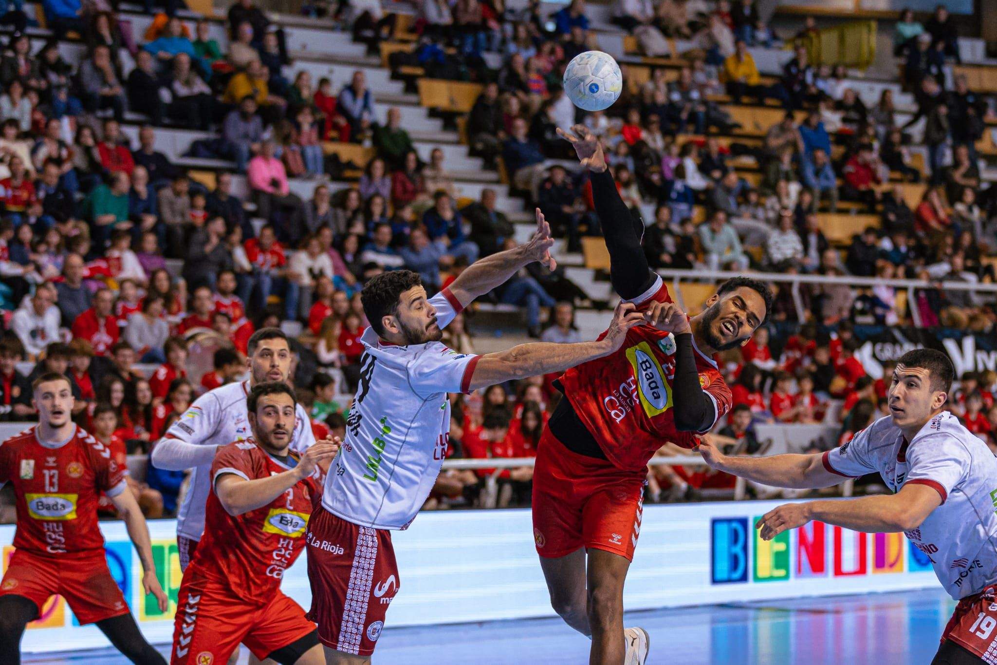 Bada Huesca suma un triunfo de raza ante Logroño en un Palacio ...