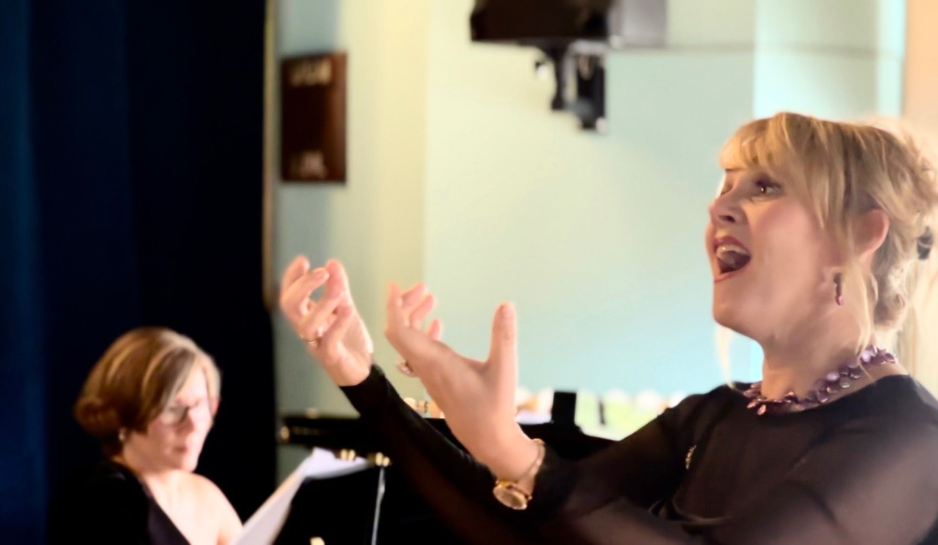 El trío 'Ensemble Kapella' en el Palacio Villahermosa de Huesca