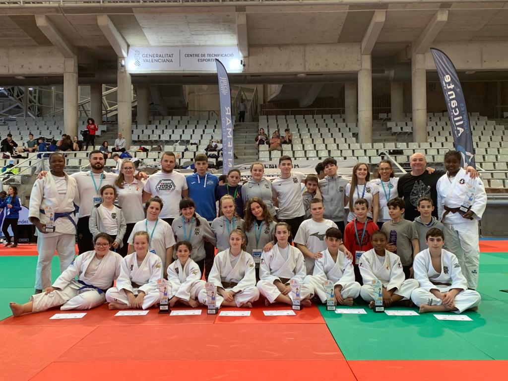 El Judo Binéfar se cuelga seis medallas en Alicante