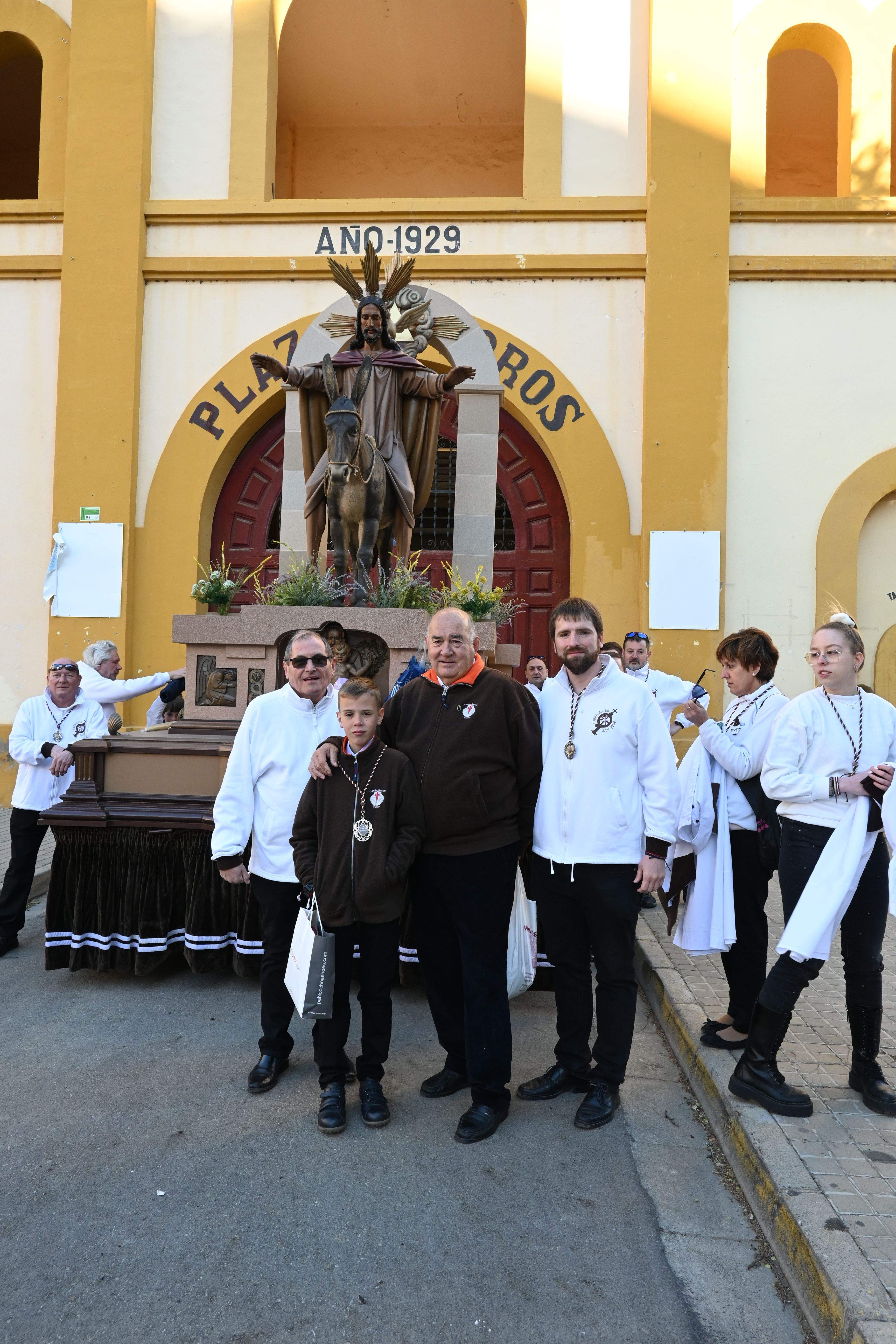 Un gentío acompaña en Huesca a Jesucristo en el jubiloso Domingo de Ramos
