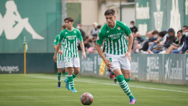 El oscense Ismael Sierra renueva con el Real Betis hasta 2024